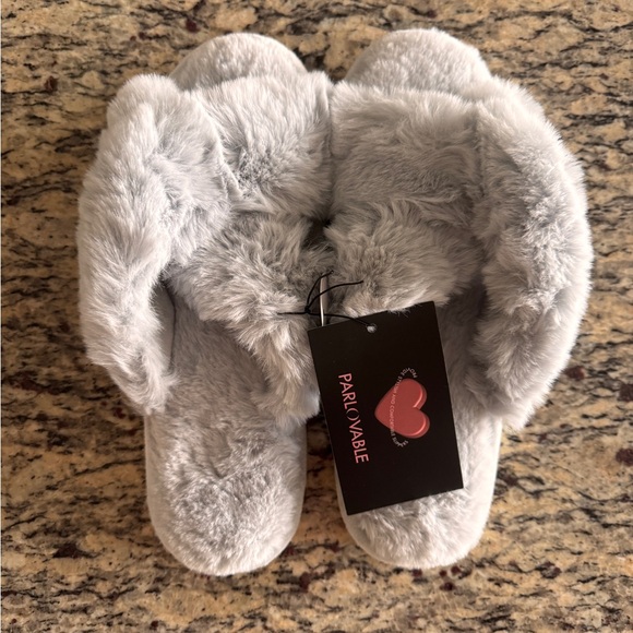 Shoes | Nwt Faux Fur Slippers Size 91 Greysilver | Poshmark